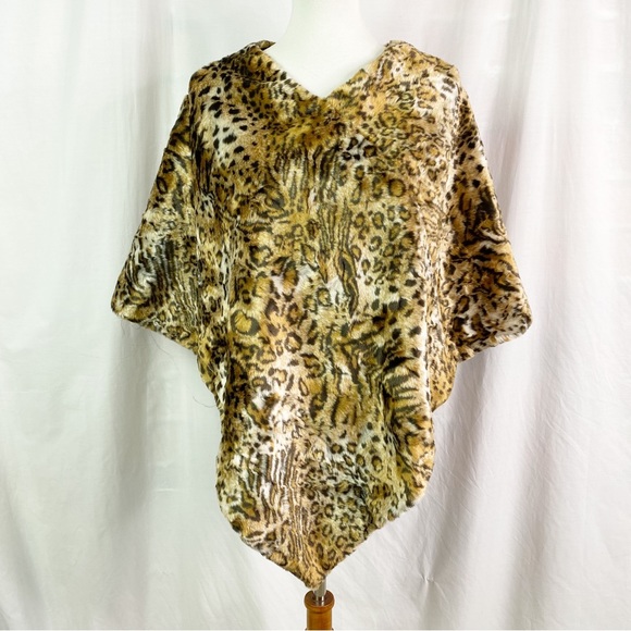 Ellen Tracy | Jackets & Coats | Ellen Tracy Leopard Faux Fur Cape ...